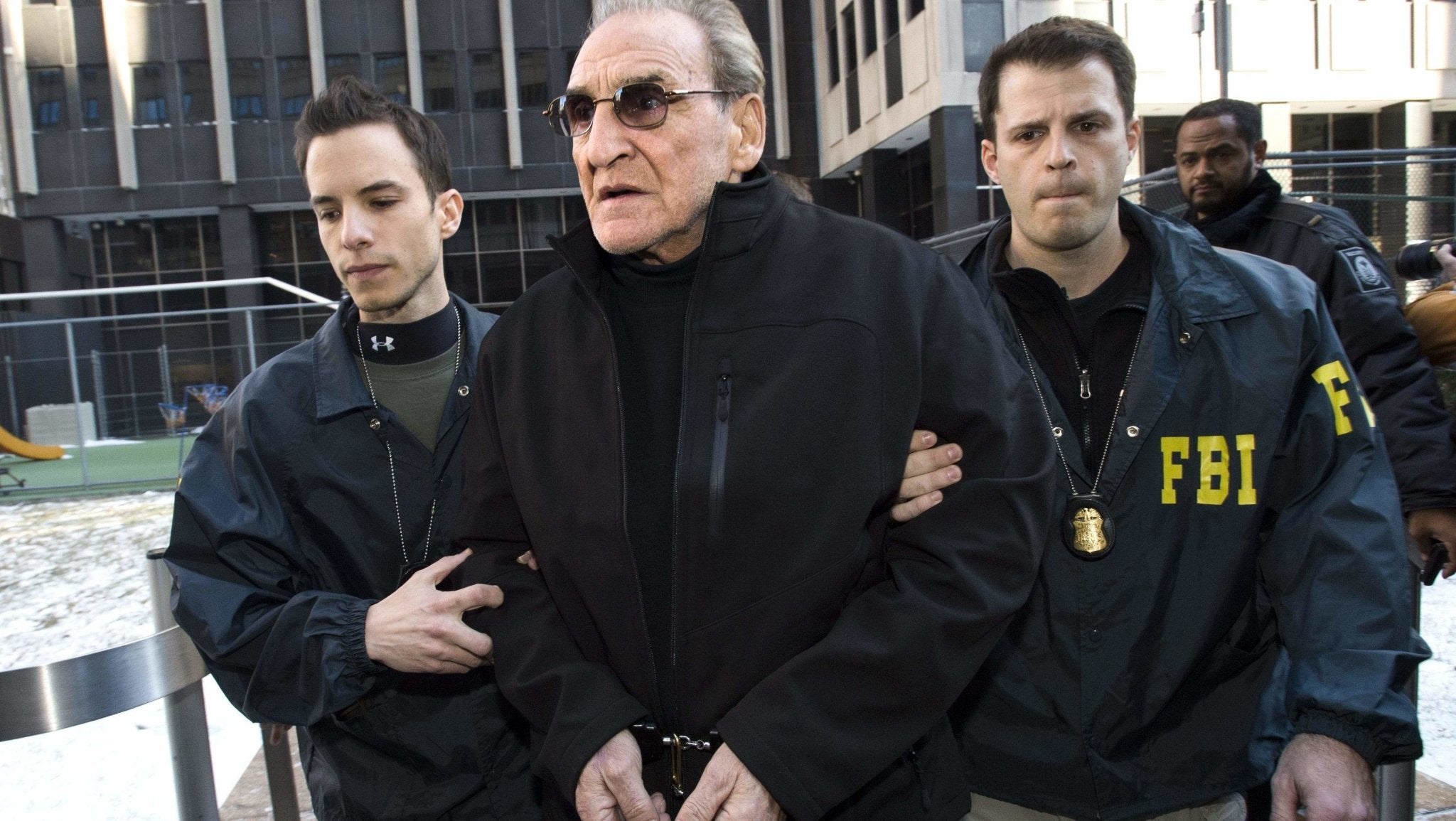 TONY TELLS A HOLIDAY HEIST STORY – madebytony